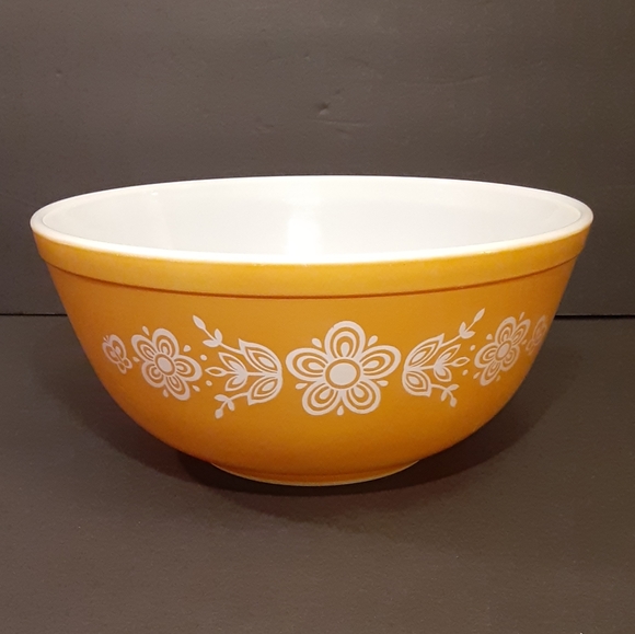 Pyrex | Kitchen | Vintage Pyrex 43 25qt Butterfly Goldopaque White ...
